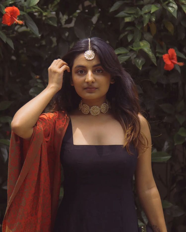 Esther Anil New Photos In Black Sleeveless Churidar 001 - Kerala9.com