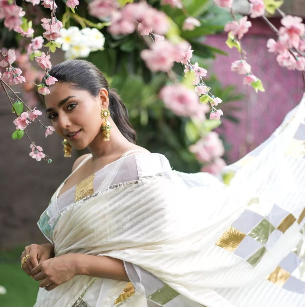 Actors and Actress Onam Celebration Photos 2022 - Kerala9.com