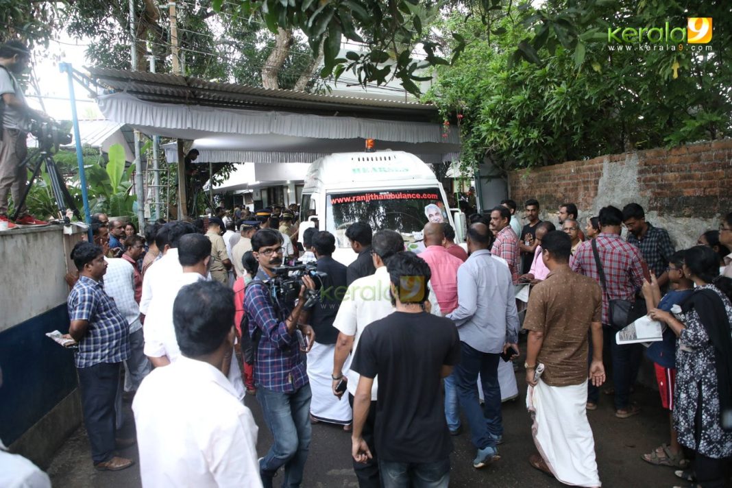 Oommen Chandy Funeral Photos ; Photos show the deep respect that Chandy ...