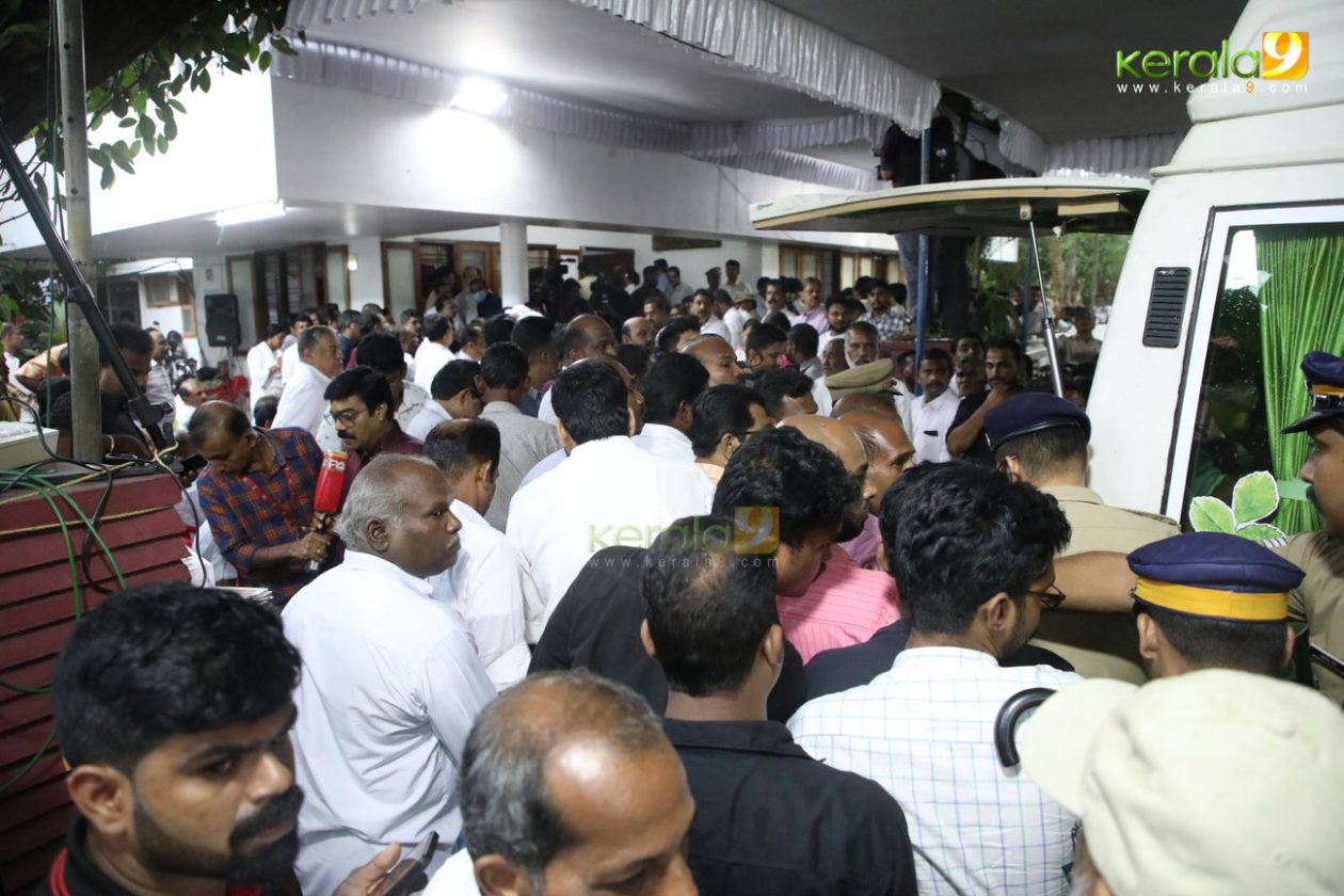 Oommen Chandy Funeral Photos ; Photos show the deep respect that Chandy ...